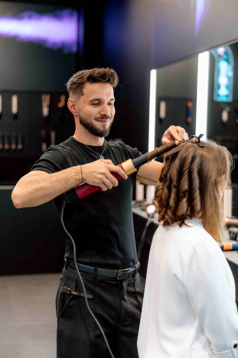 Love at first style: Dyson celebrează iubire prin tehnologie și ...